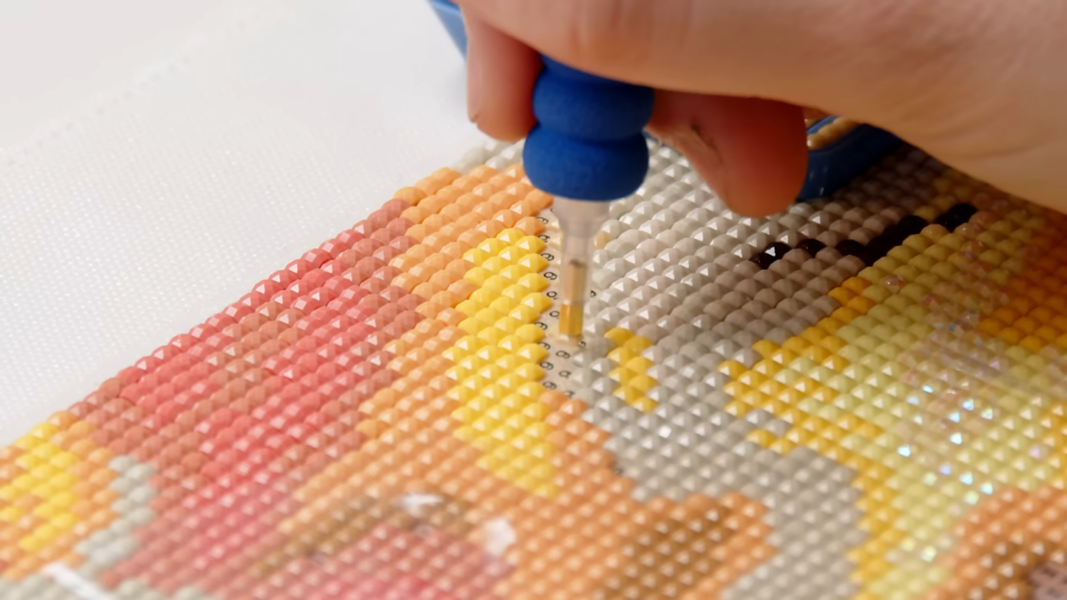 A Beginner's Guide on How to Do Diamond Painting: 16 Tips and Tricks ...
